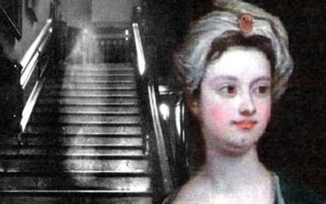 Brown Lady Of Raynham Hall: Hoax Or Haunting? | Spooky Isles
