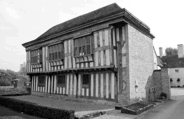 5 Scariest Grey Lady Ghosts That'll Give You The Shivers! | Spooky Isles