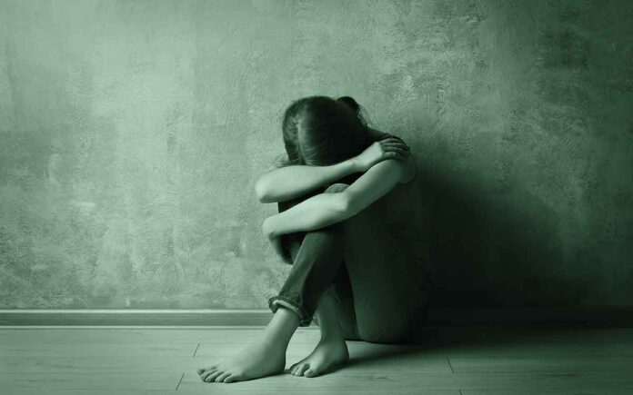 The Seven Stages Of A Poltergeist Haunting: Evelyn Hollow | Spooky Isles