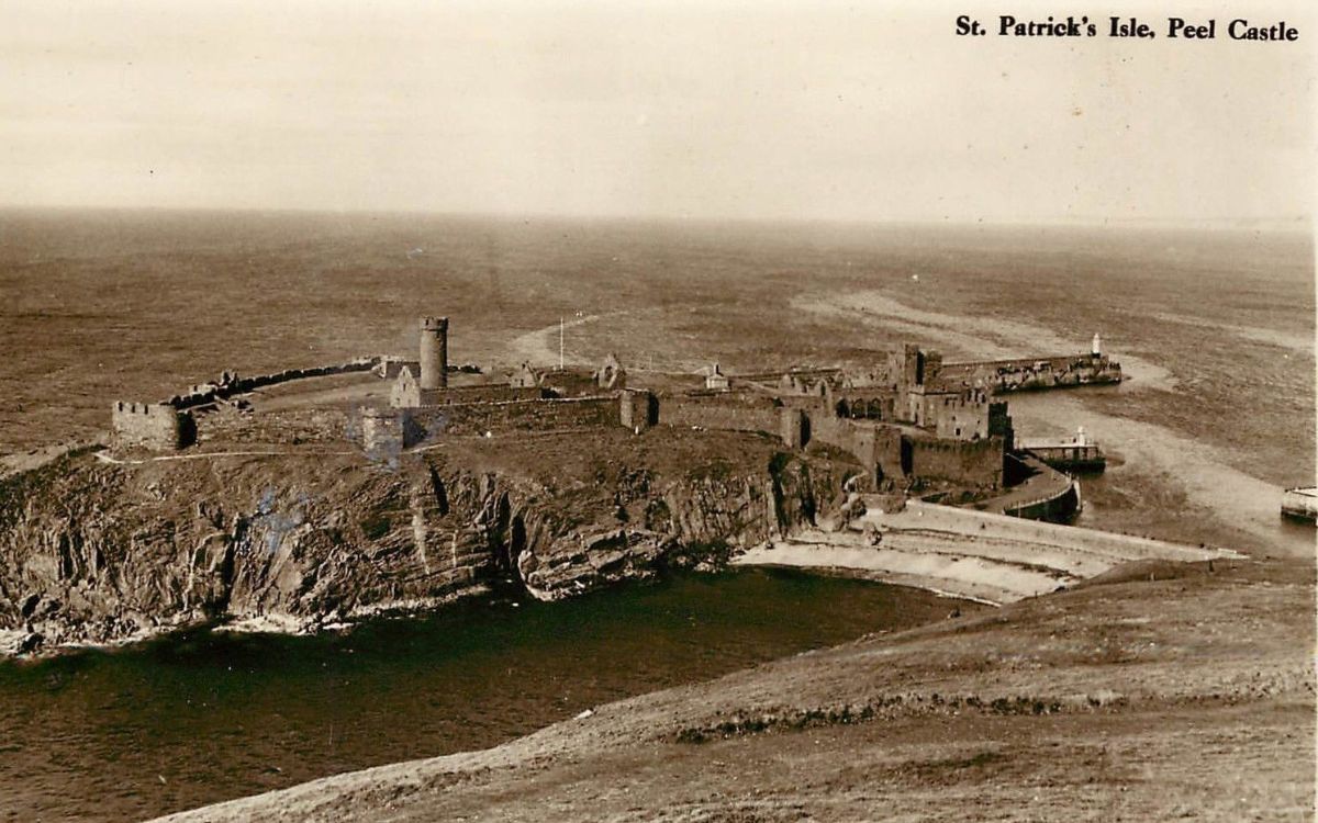 Peel Castle: Moddey Dhoo And Other Manx Tales Of Terror | Spooky Isles